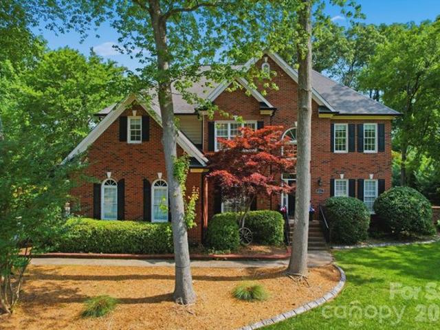 6821 Hollow Oak Dr, Charlotte, NC 28227