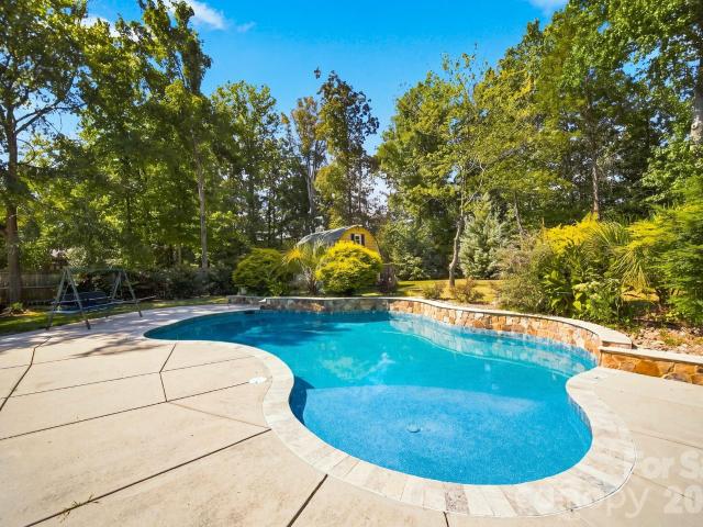 6821 Hollow Oak Drive