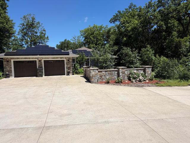 6821 Long Lake Road