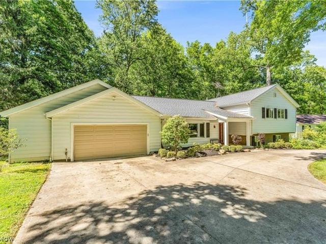 6821 Thornapple Dr, Gates Mills, OH 44040