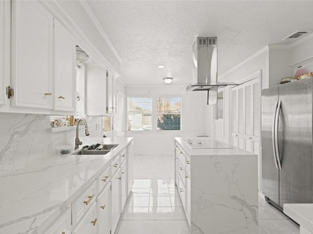 6822 Marisol Dr, Houston, TX 77083