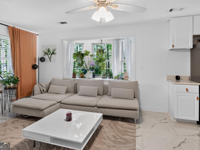 6823 Lakewood Terrace