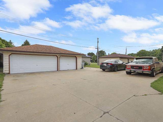 6823 W Wedgewood Dr