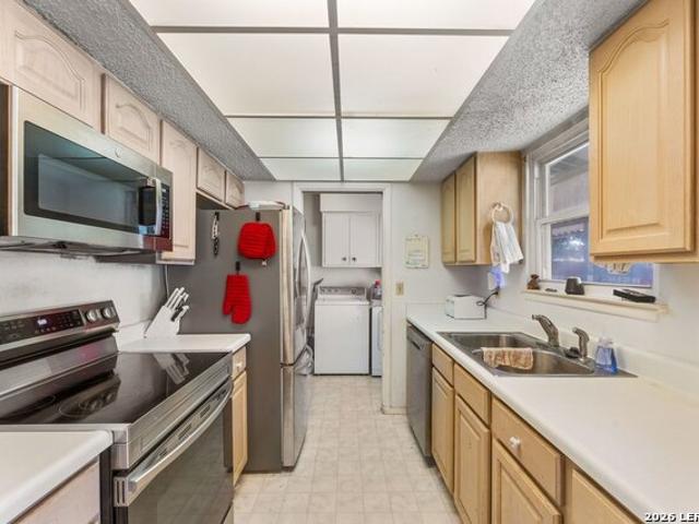6823 S Whitland