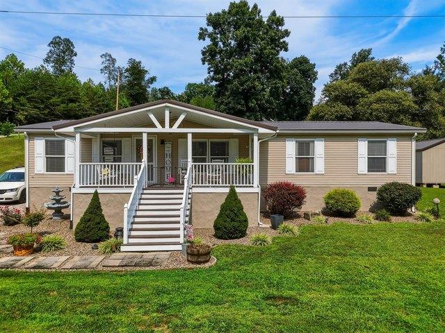682 Big Sandy River Rd, Fort Gay, WV 25514