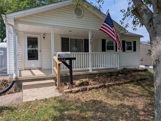 682 Burdie Dr, Hubbard, OH 44425