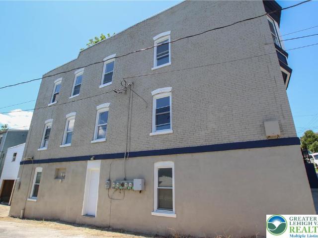 682 Bushkill Street 4