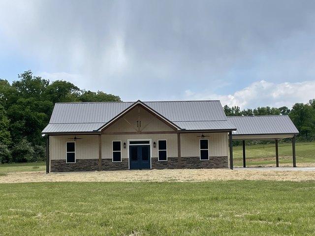 682 E Piney Rd, Dickson, TN 37055