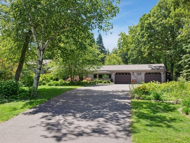 682 Oneil Rd, Hudson, WI 54016