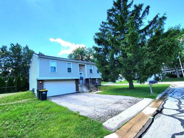 682 N Oswego Dr, Carol Stream, IL 60188
