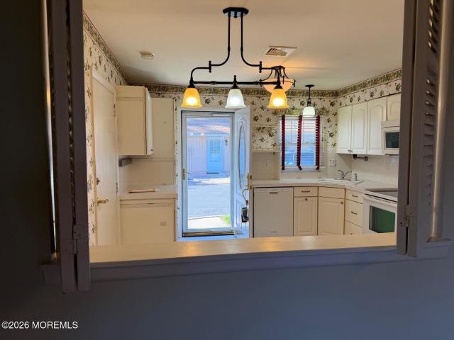 682 New Castle Court Unit B