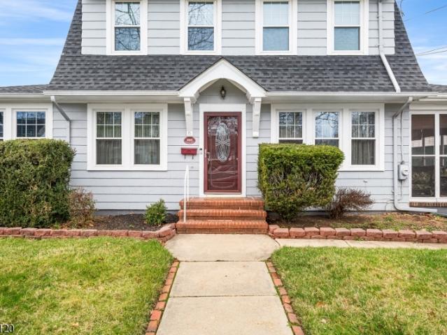 682 Stelle Ave
