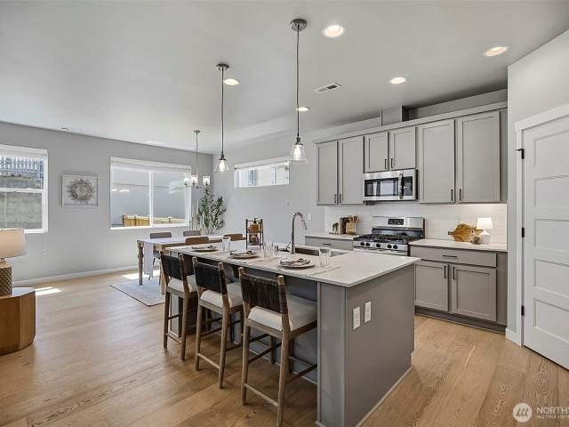 6834 46th Street NE