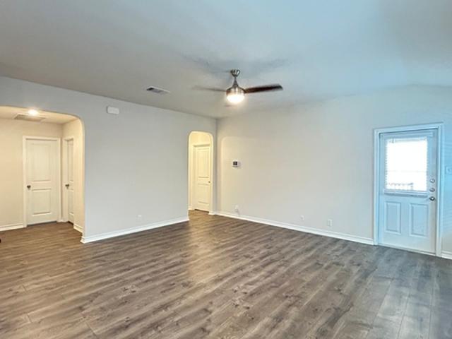 6836 Encore Oaks