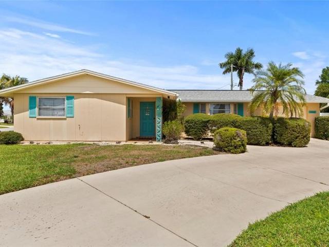 6836 Roxbury Dr, Sarasota, FL 34231