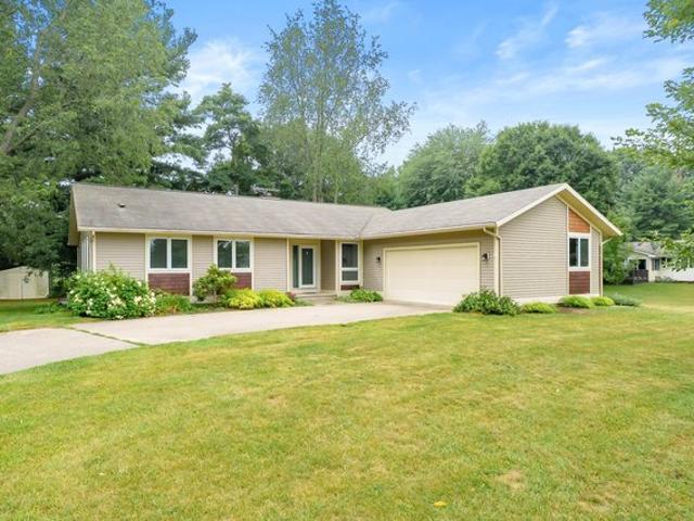 68377 Riverview Dr, South Haven, MI 49090
