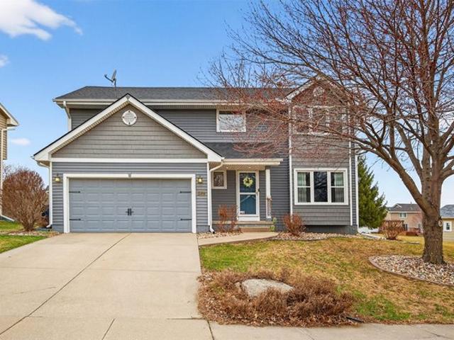 6837 Mill Pond Dr, Urbandale, IA 50322