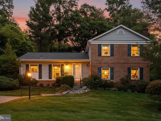 6837 Lamp Post Ln, Alexandria, VA 22306