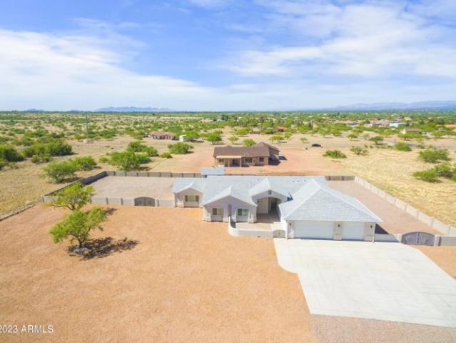 6837 S Elmer Loop, Hereford, AZ 85615