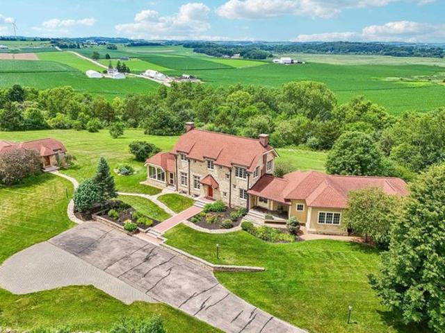 6837 Woodland Dr, Waunakee, WI 53597