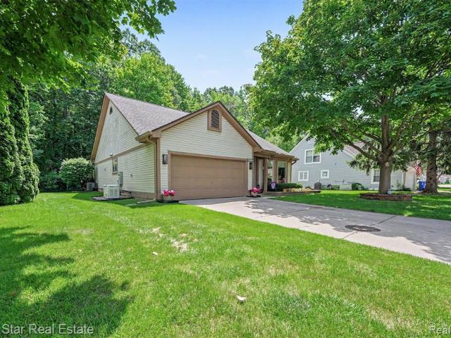 6838 Fox Lane