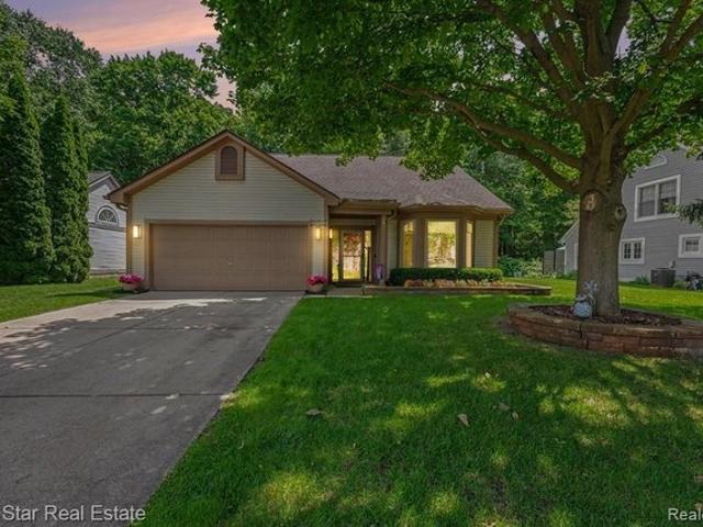 6838 Fox Ln, Waterford Township, MI 48327