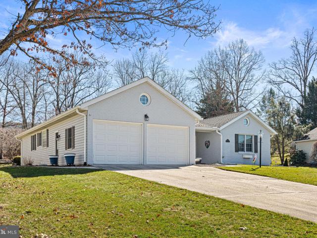 6839 Fairway Dr E, Fayetteville, PA 17222 | MLS #PAFL2033 | Compass