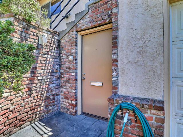 6830 Del Monte Ave