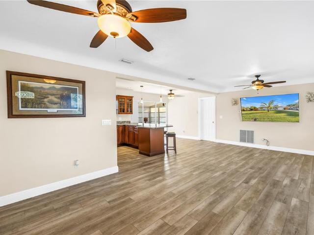 6830 35th Ave N, St. Petersburg, FL 33710 | MLS #TB8442 | Compass