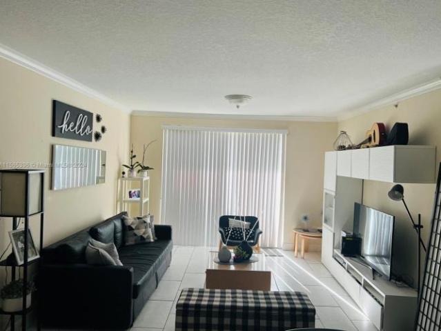 6831 SW 44th St #213, Miami, FL 33155