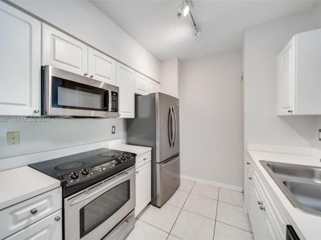 6831 SW 44th St Apt 304, Miami, FL 33155