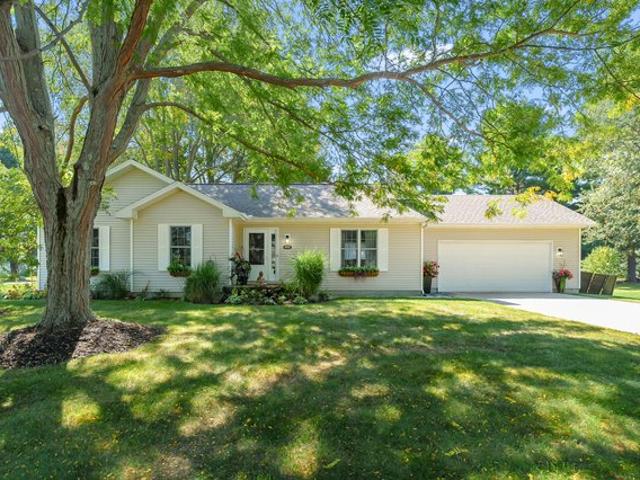68325 Riverview Dr, South Haven, MI 49090