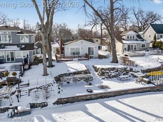 6832 Brightwood Ct, Waterford Township, MI 48327