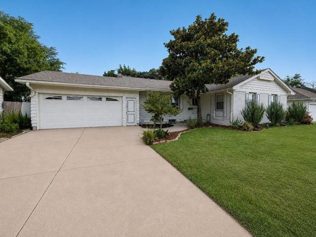 6832 E Farmview Ln, Wichita, KS 67206