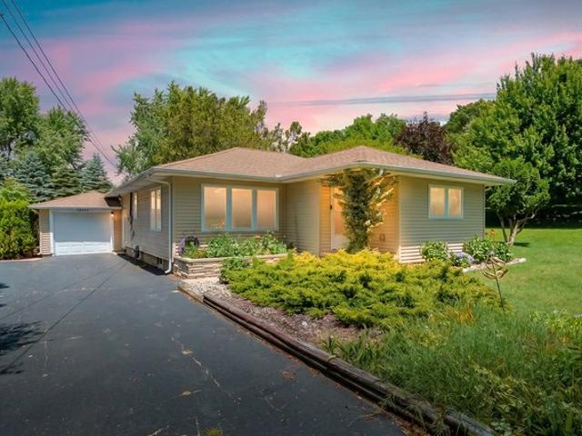 68334 Apple Ln, Benton Harbor, MI 49022