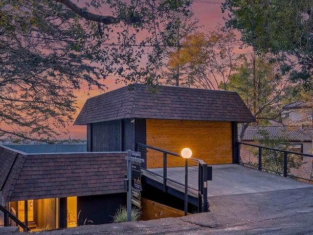 6833 Snake Road