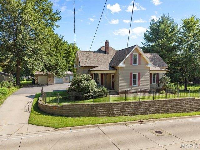 683 Glen Crossing Rd, Glen Carbon, IL 62034