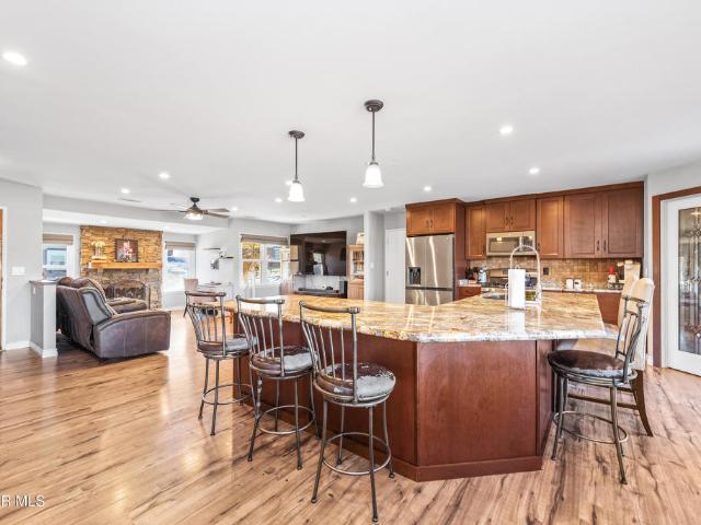 683 Languid Ln, Simi Valley, CA 93065 | MLS #226000 VC