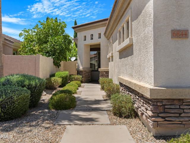 6844 S Pinehurst Drive