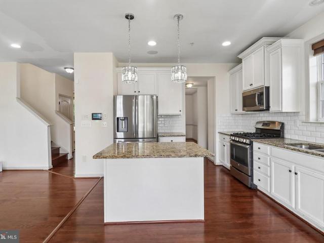 6844 Walkway Court