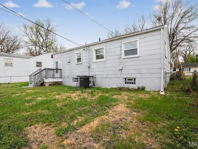 6845 Frostview Ln, Berkeley, MO 63134