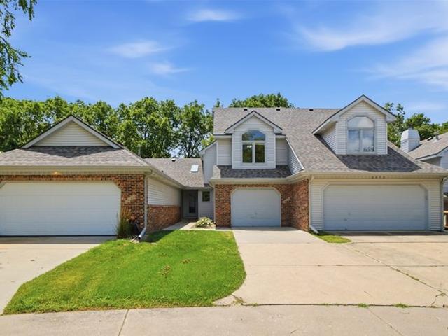 6846 Oakwood Dr, Urbandale, IA 50322