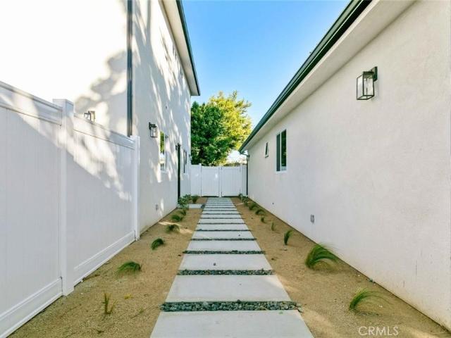 6846 Cedros Avenue