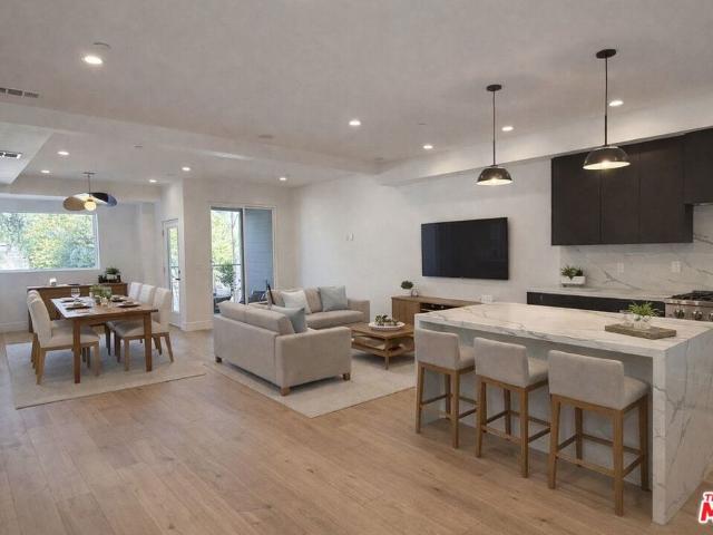 6847 N Figueroa Street