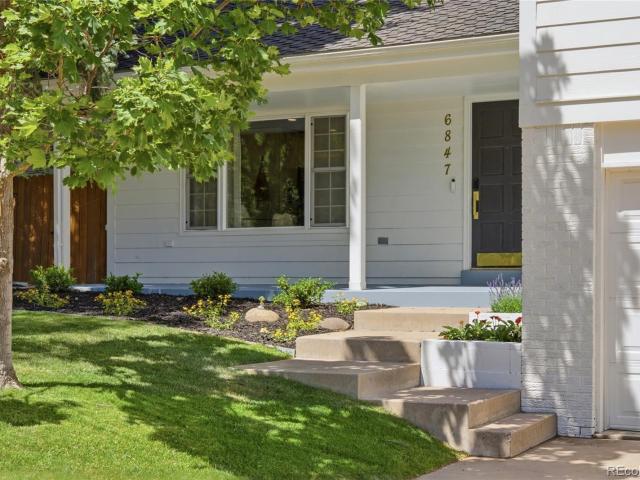 6847 S Magnolia Court