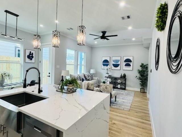 6840 Del Rio St, Houston, TX 77021