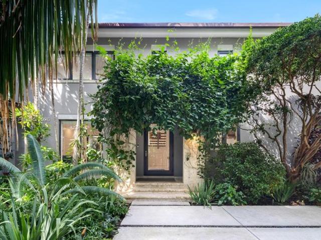 6840 Sunrise Pl, Coral Gables, FL 33133