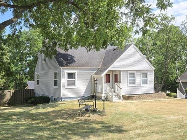6840 S North Cape Rd, Franklin, WI 53132