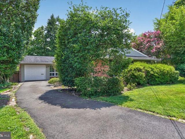 6841 Strata St, McLean, VA 22101