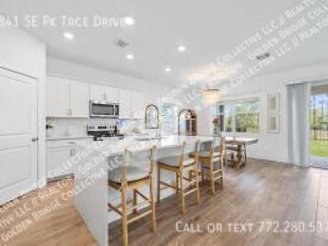 6841 SE Pk Trce Drive · Waterfront